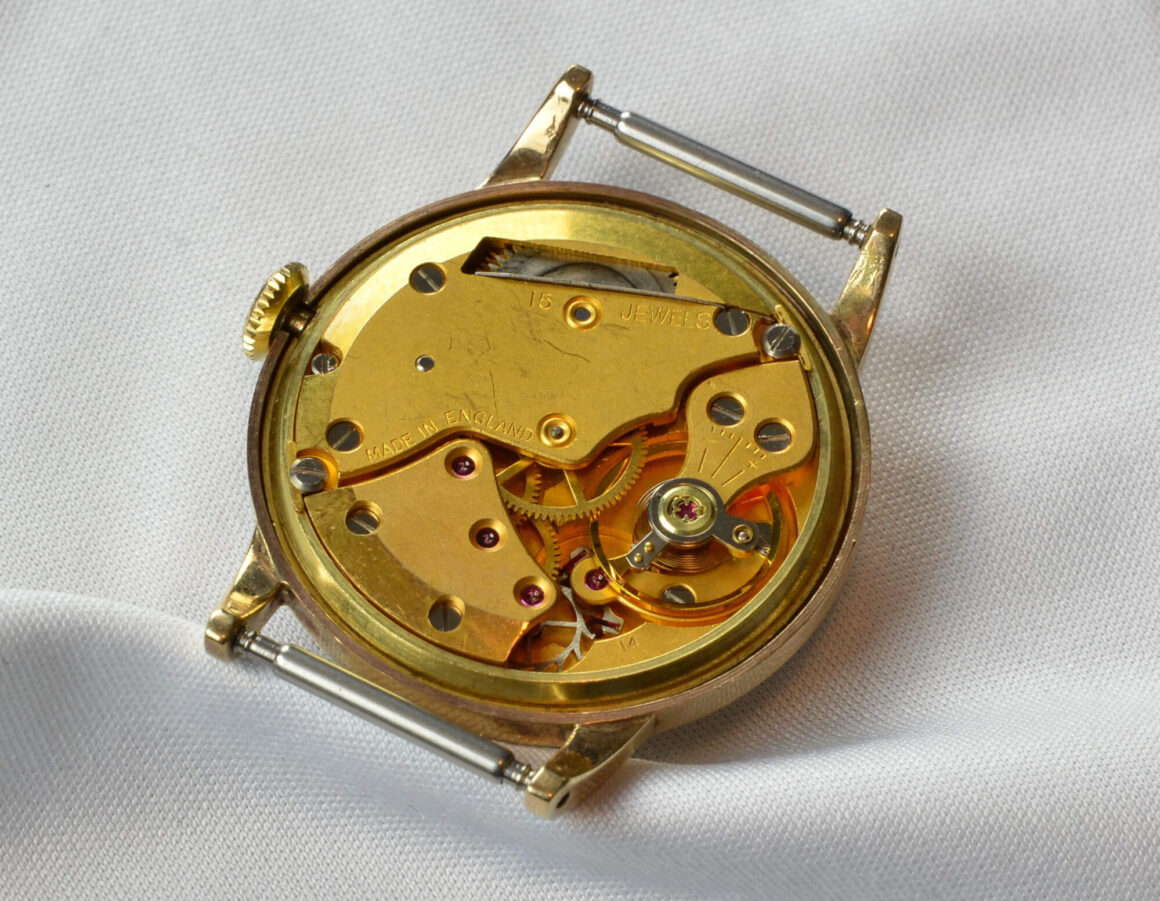 A Case For Gold Pt. 2: Smiths 9k Deluxe Review - Watch Clicker