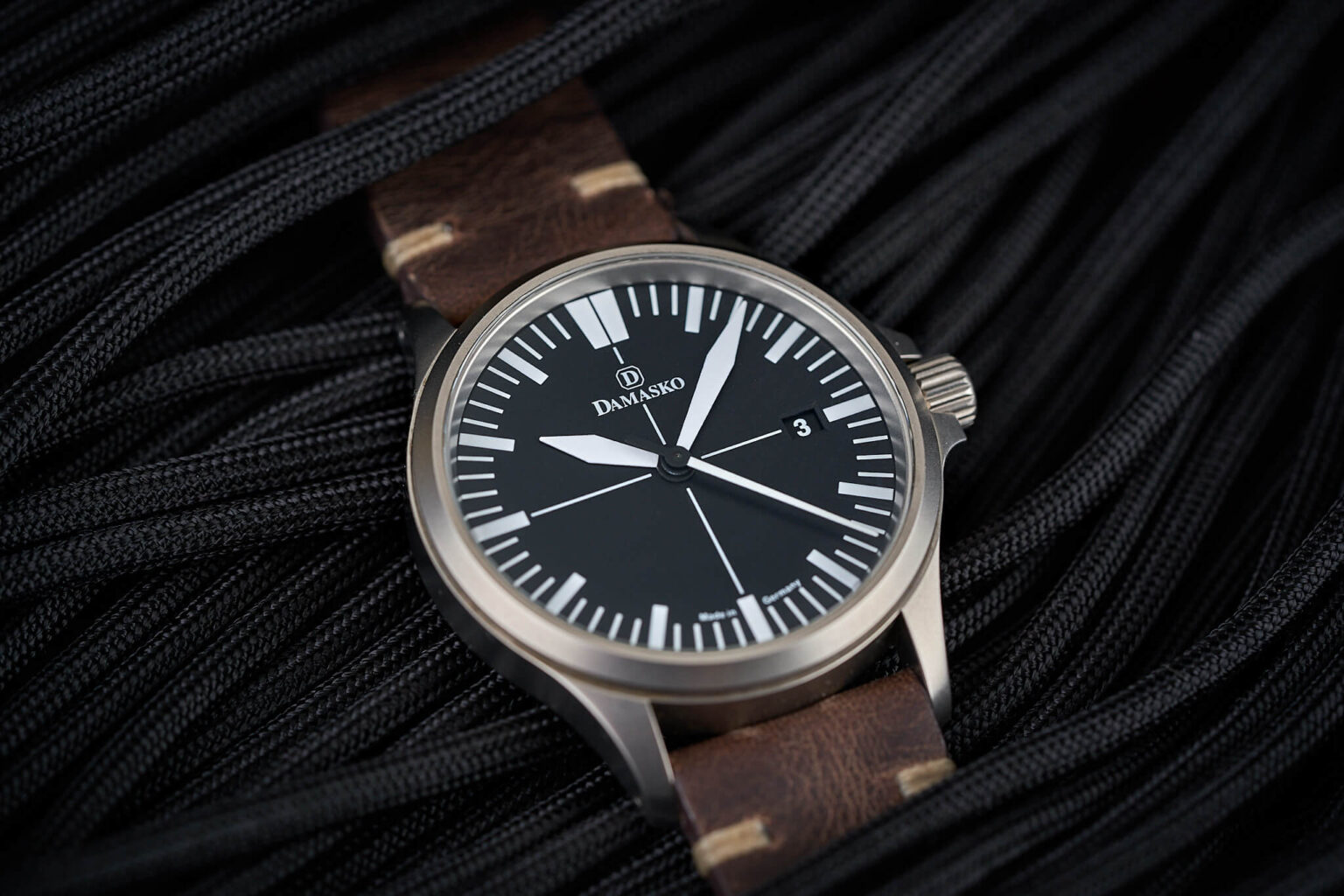 Damasko DS30 39mm Review - Watch Clicker
