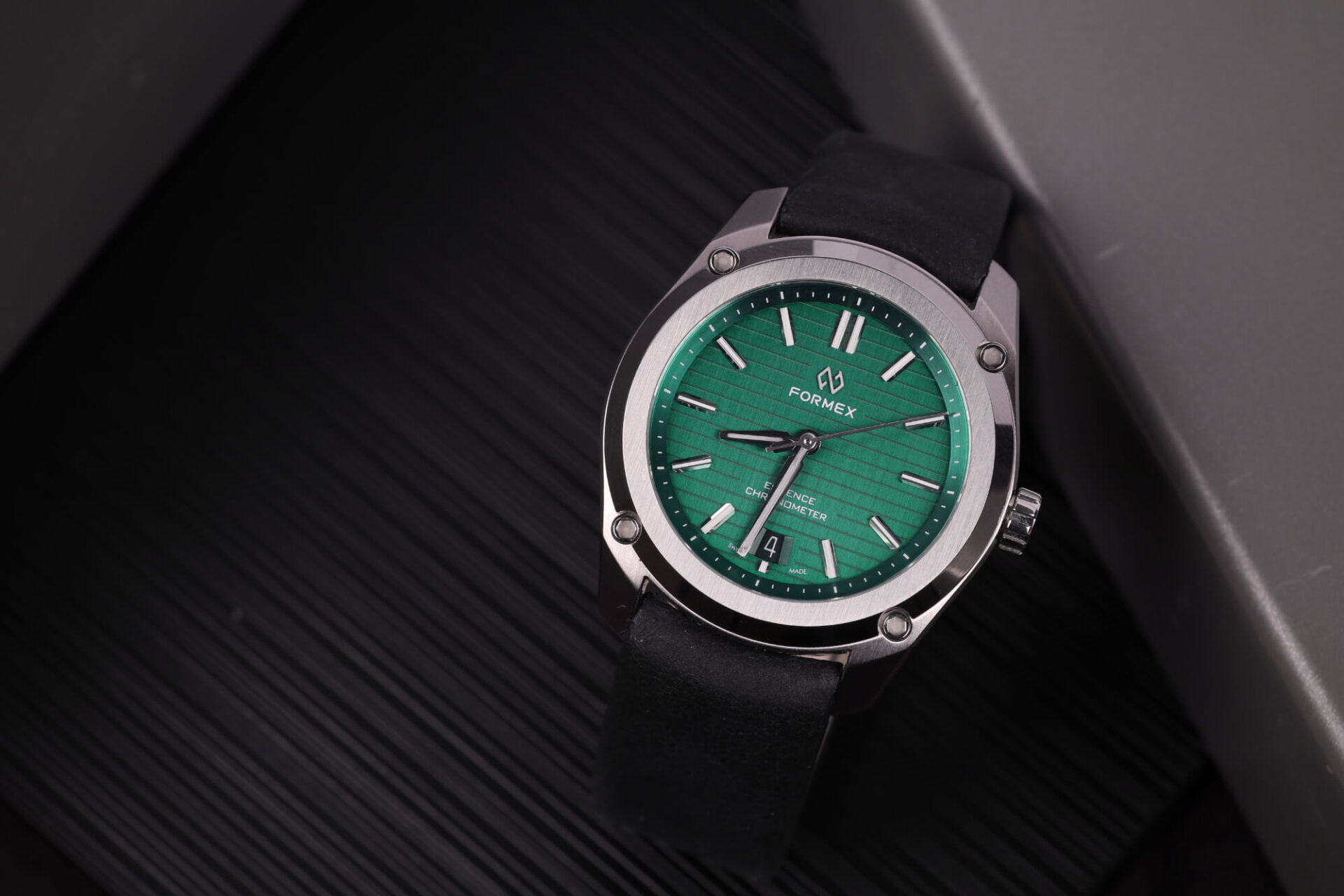 Formex Essence ThirtyNine Review 39mm - Watch Clicker