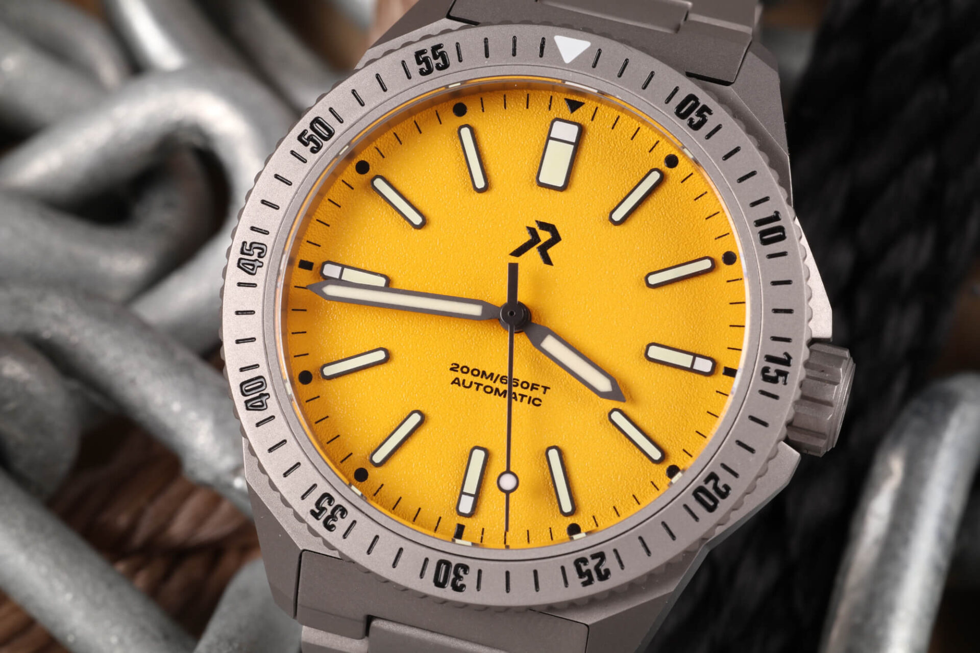 RZE Endeavour 40.5mm Review - Watch Clicker