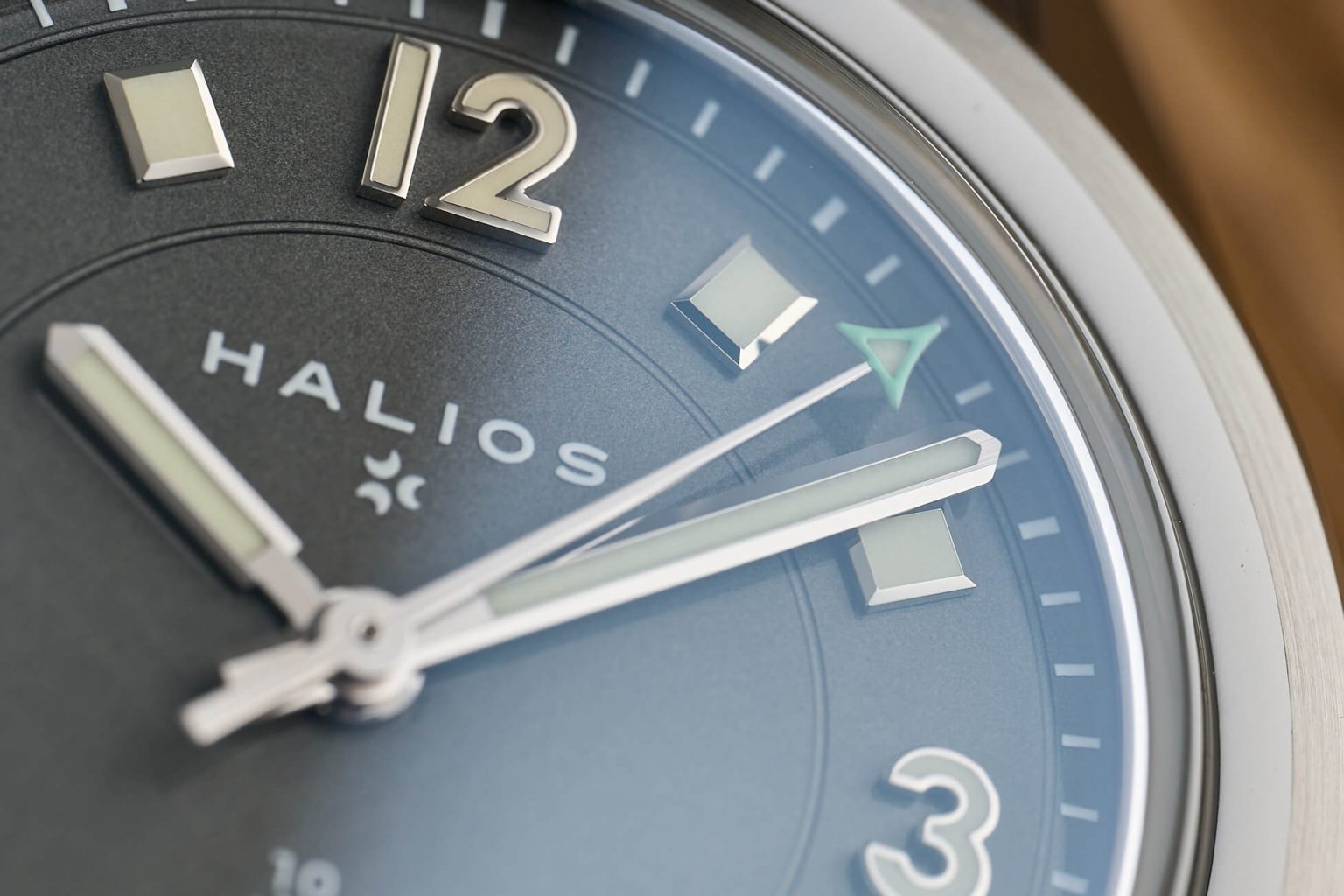 Halios Universa 38mm Review - Watch Clicker