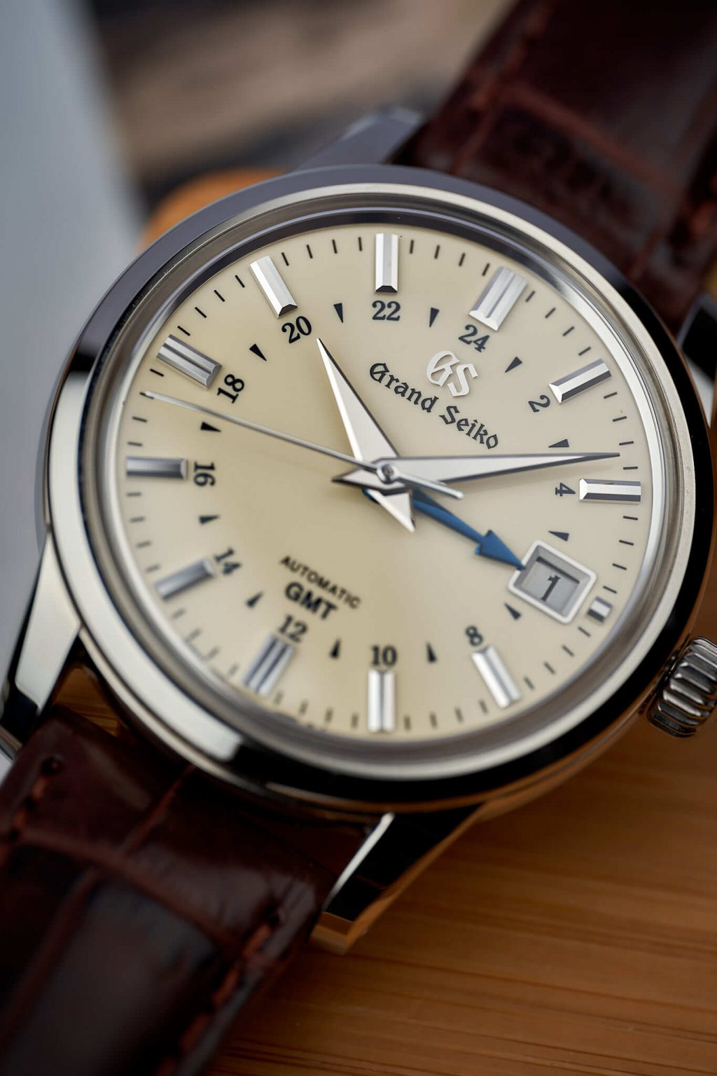 Grand Seiko SBGM221 Review - Watch Clicker