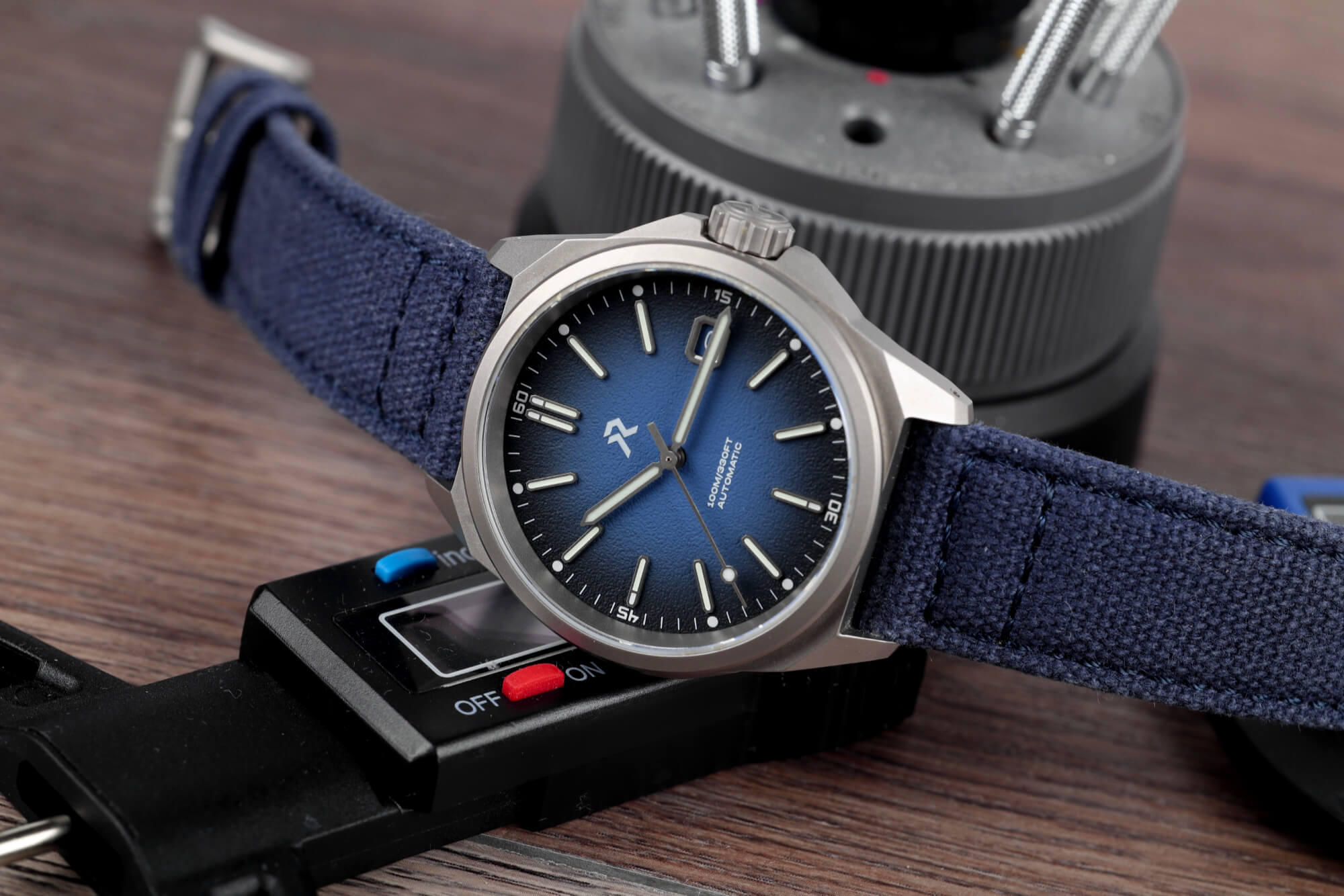 RZE Resolute Review 40.5mm - Watch Clicker