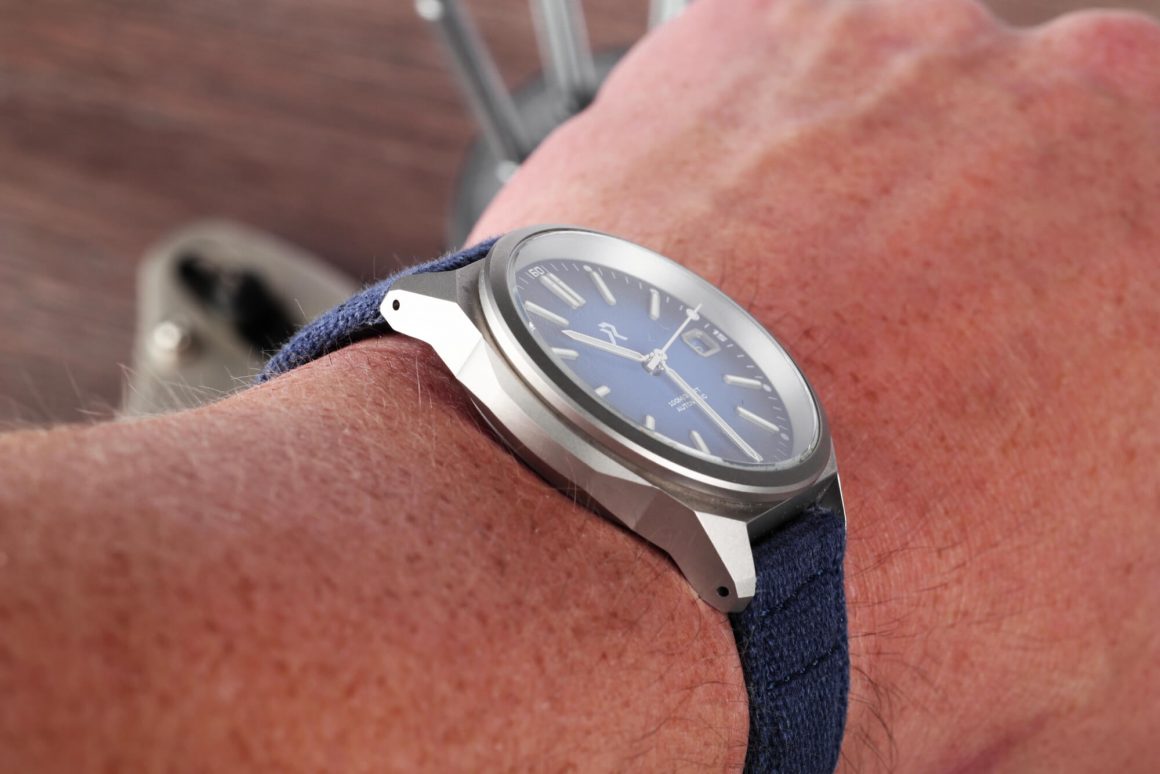 RZE Resolute Review 40.5mm - Watch Clicker