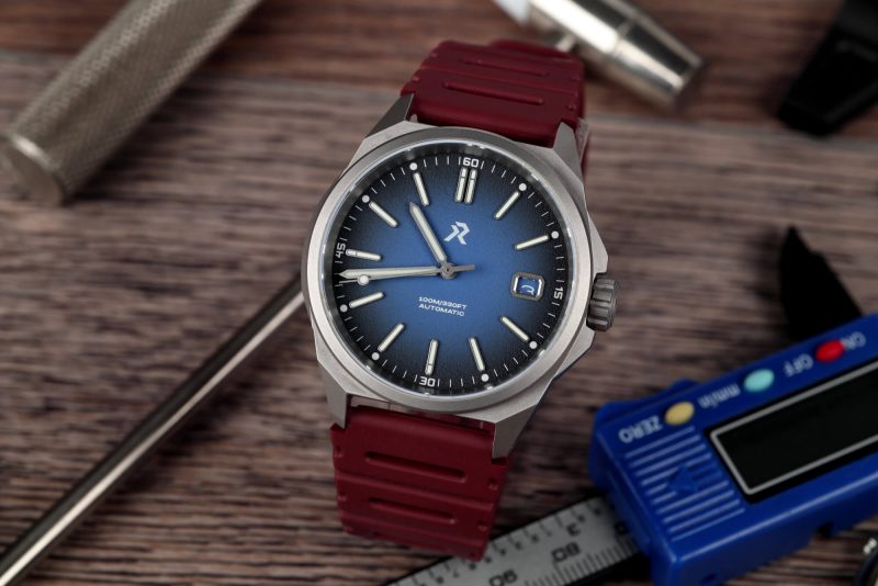 RZE Resolute Review 40.5mm - Watch Clicker