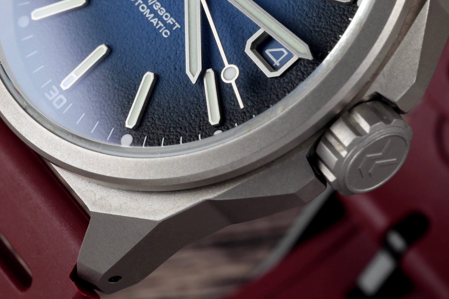 RZE Resolute Review 40.5mm - Watch Clicker