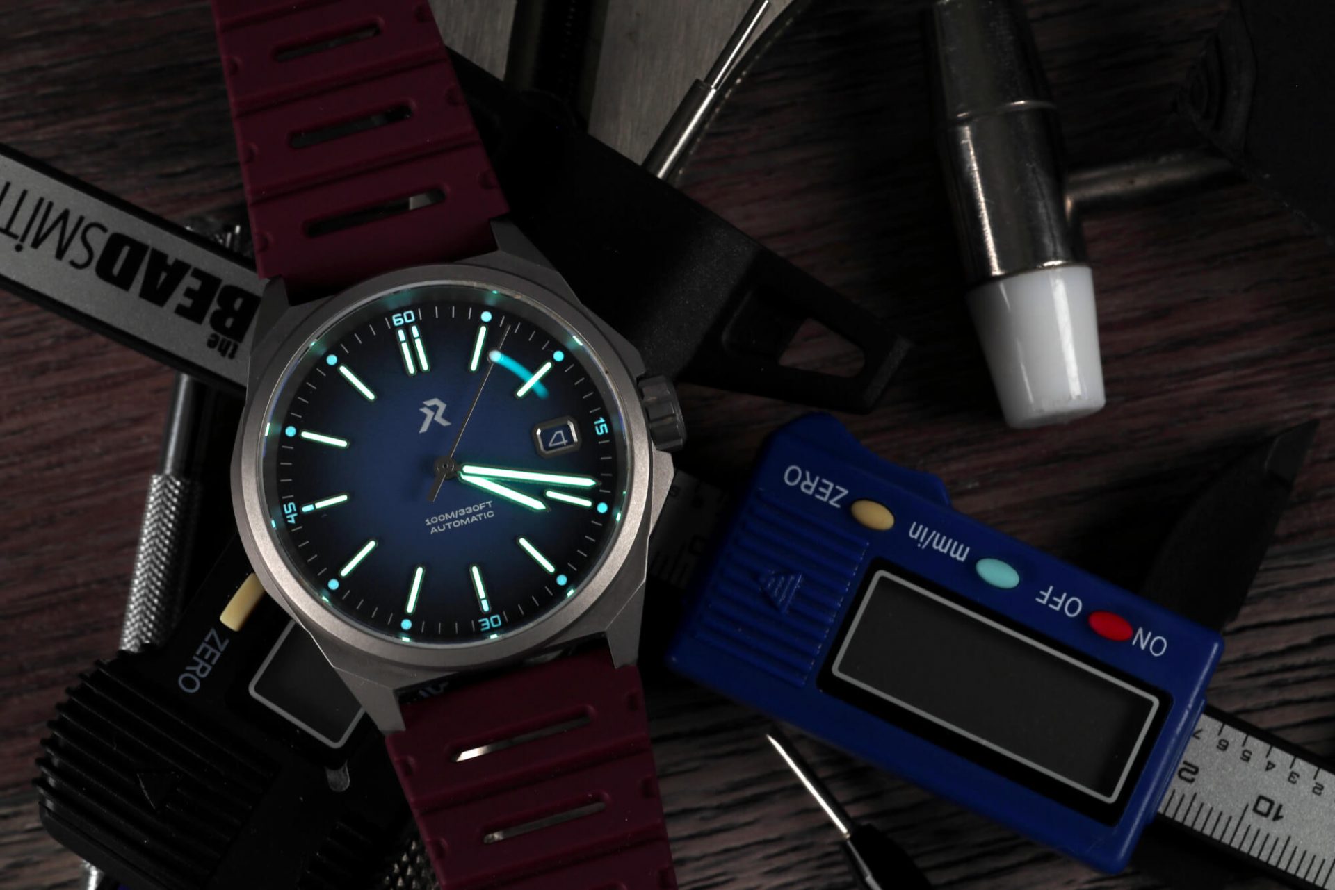 RZE Resolute Review 40.5mm - Watch Clicker