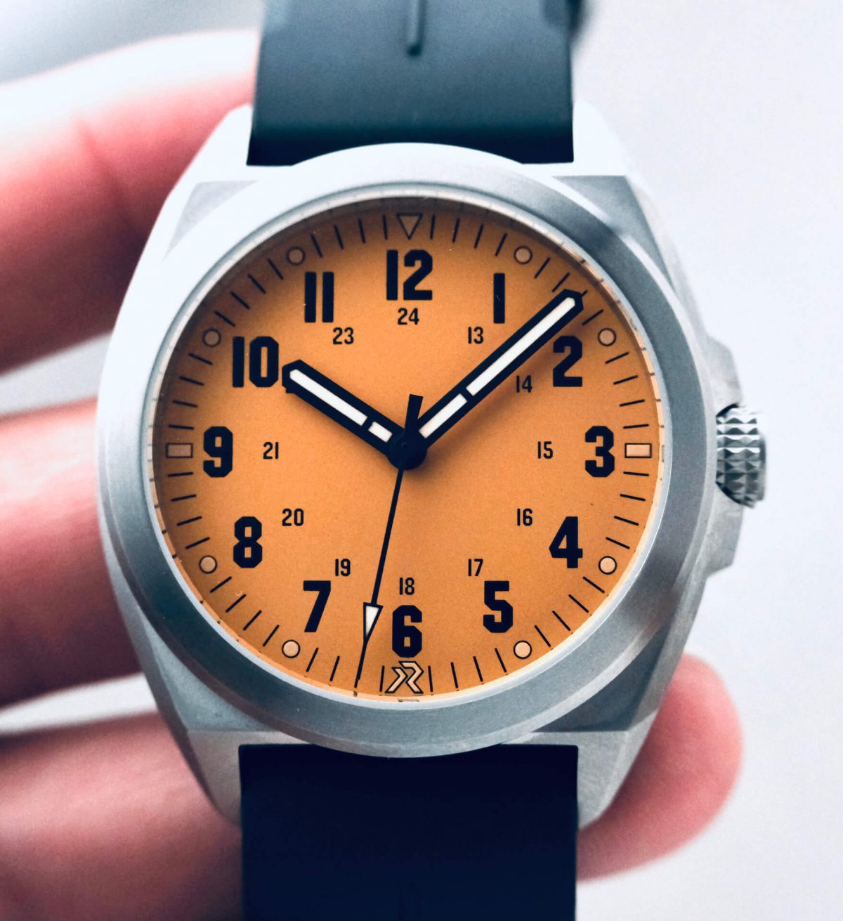 RZE Valour 38 Review - Watch Clicker