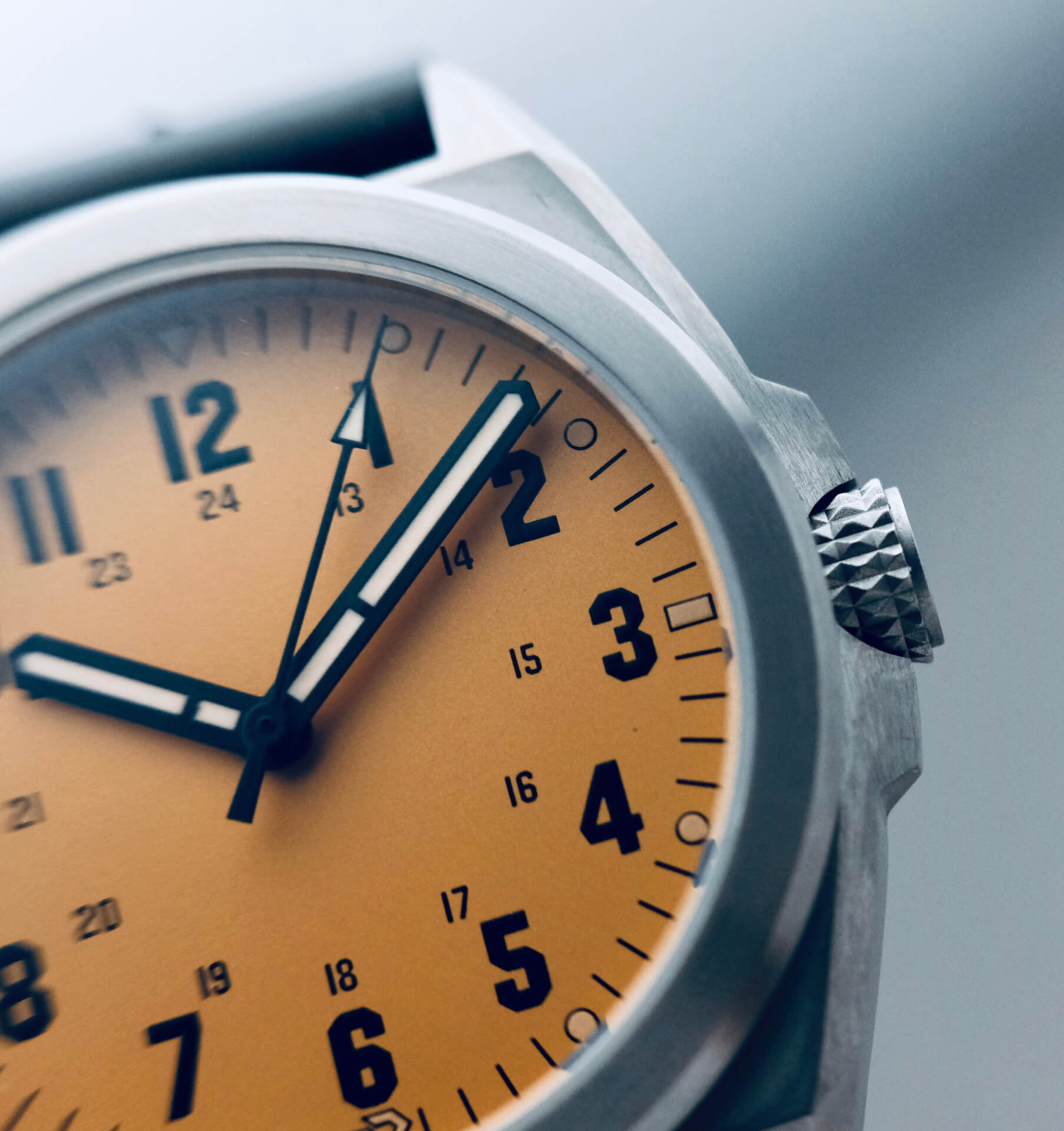 RZE Valour 38 Review - Watch Clicker