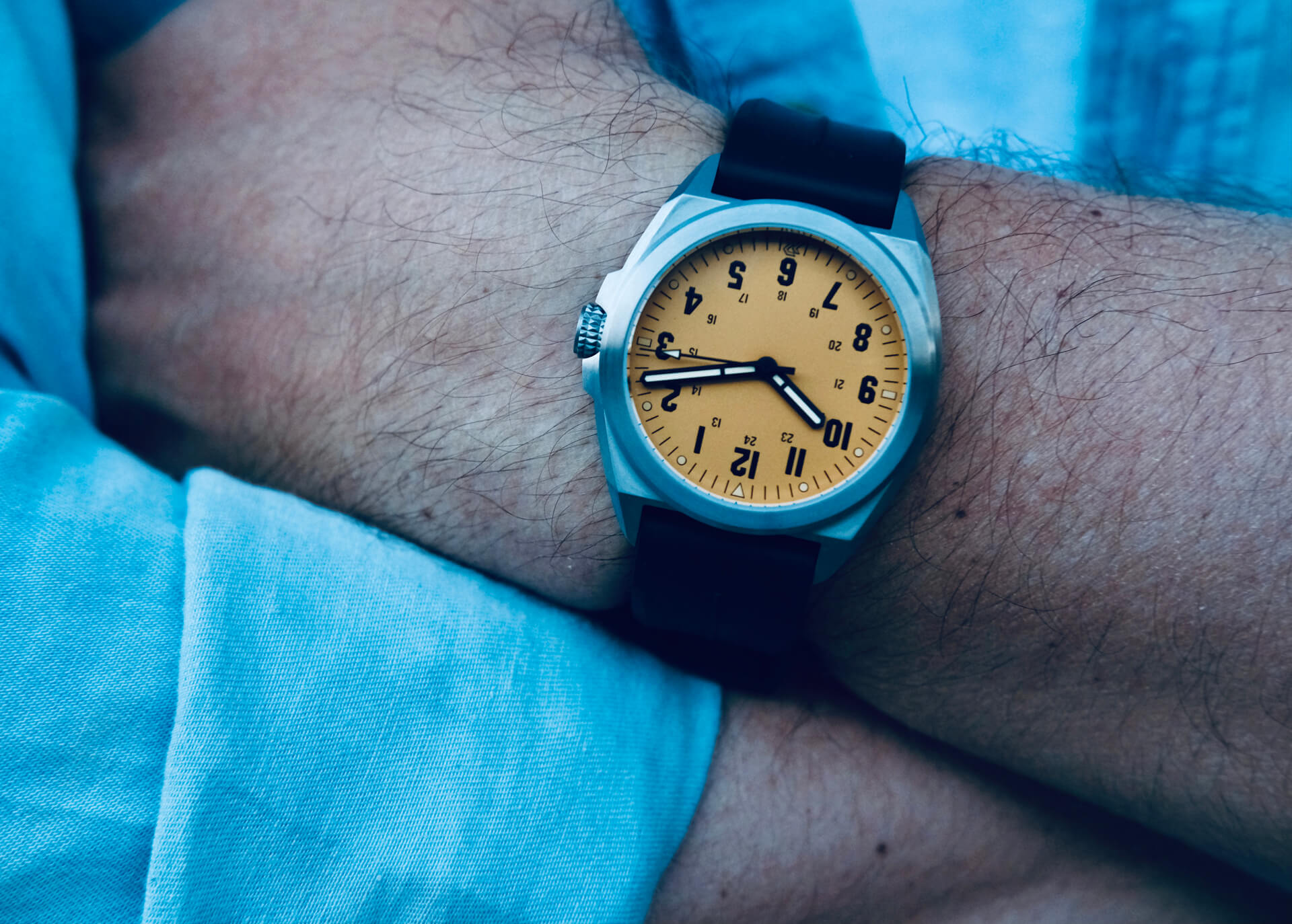 RZE Valour 38 Review - Watch Clicker