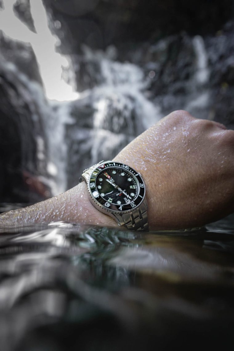 Second Hour Gin Clear MK II Review - Watch Clicker